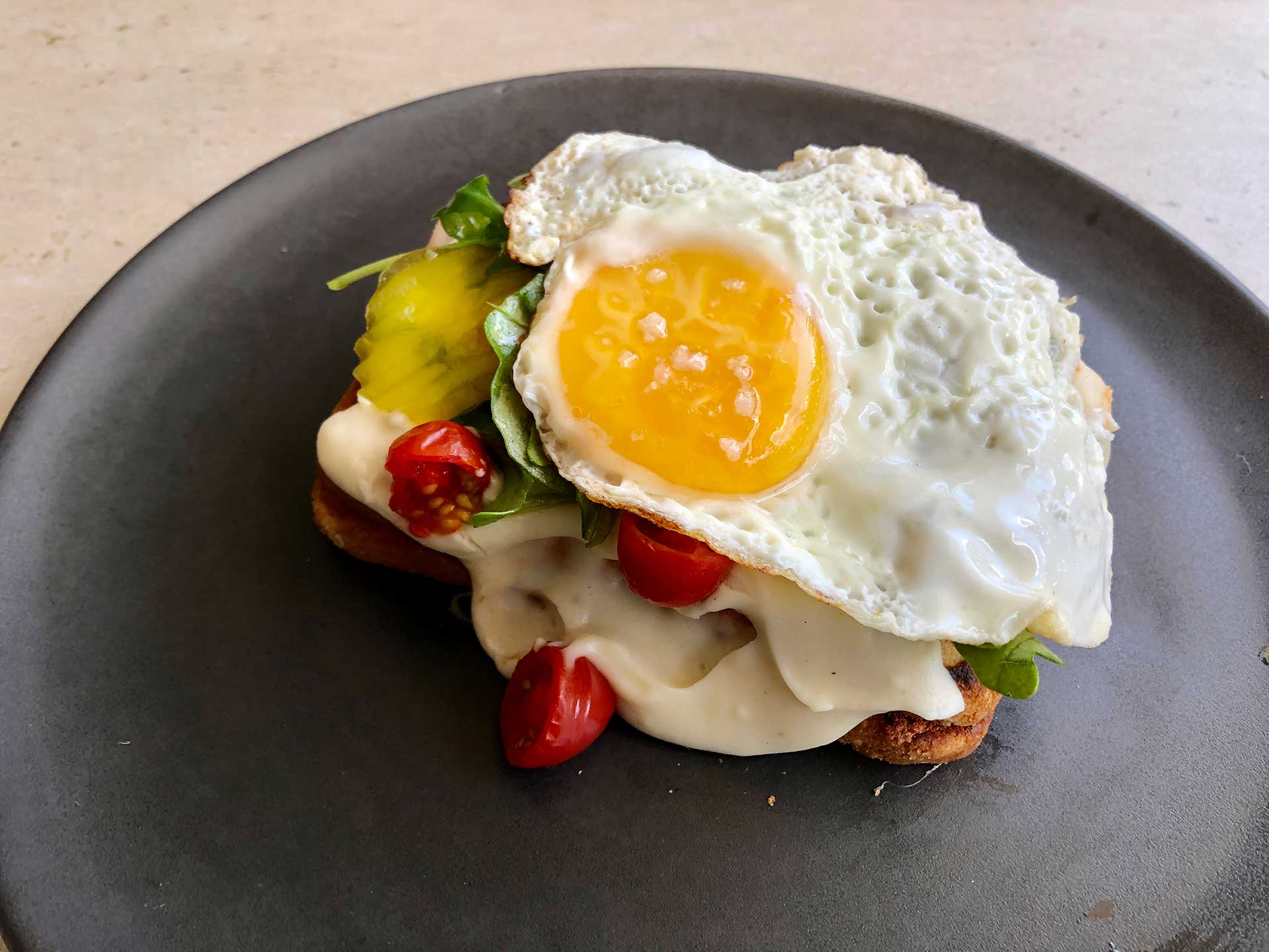 Prepara un croque madame perfecto al estilo del chef Alex Cabral