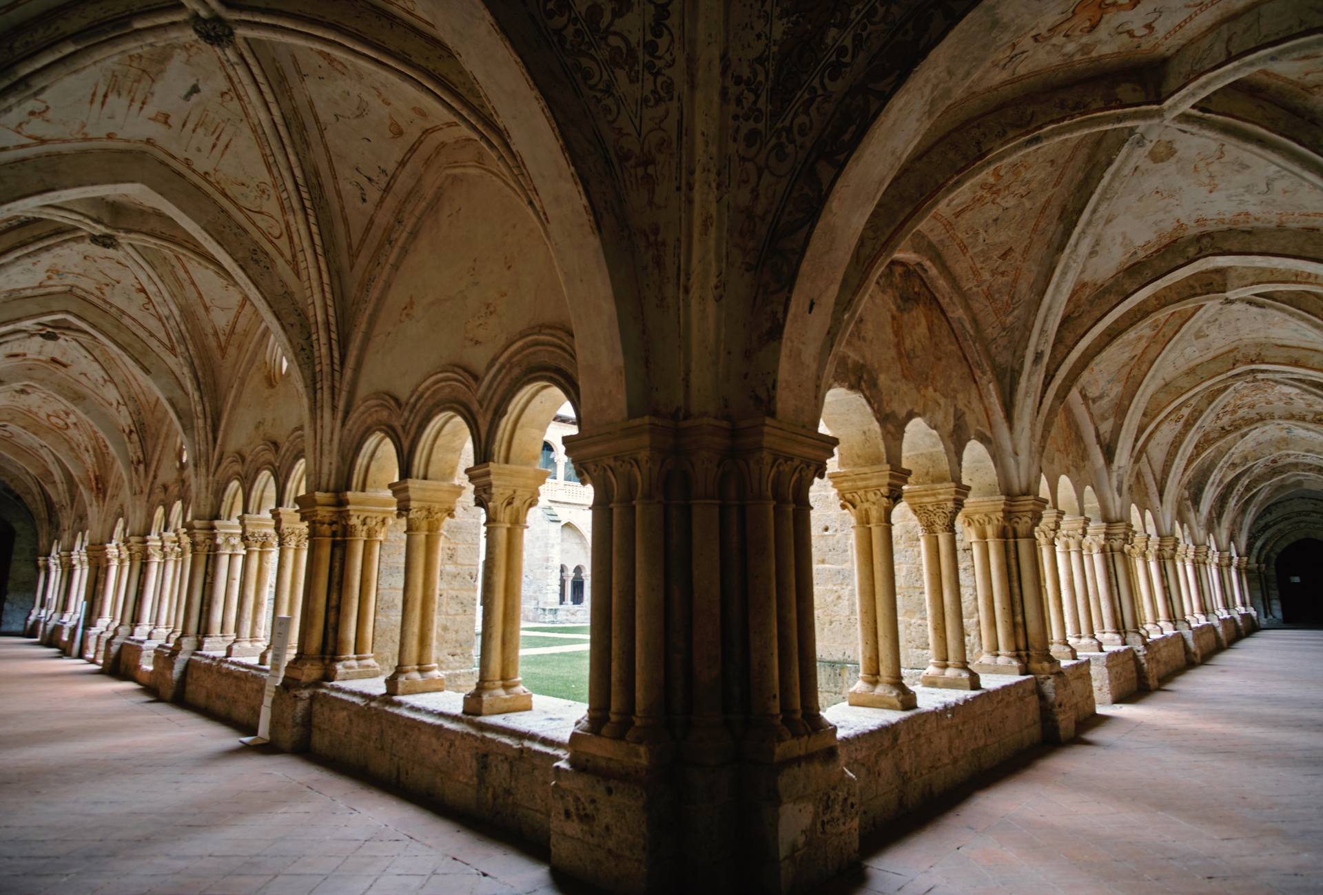 Monasterio de Valbuena: hospedaje medieval con aguas termales