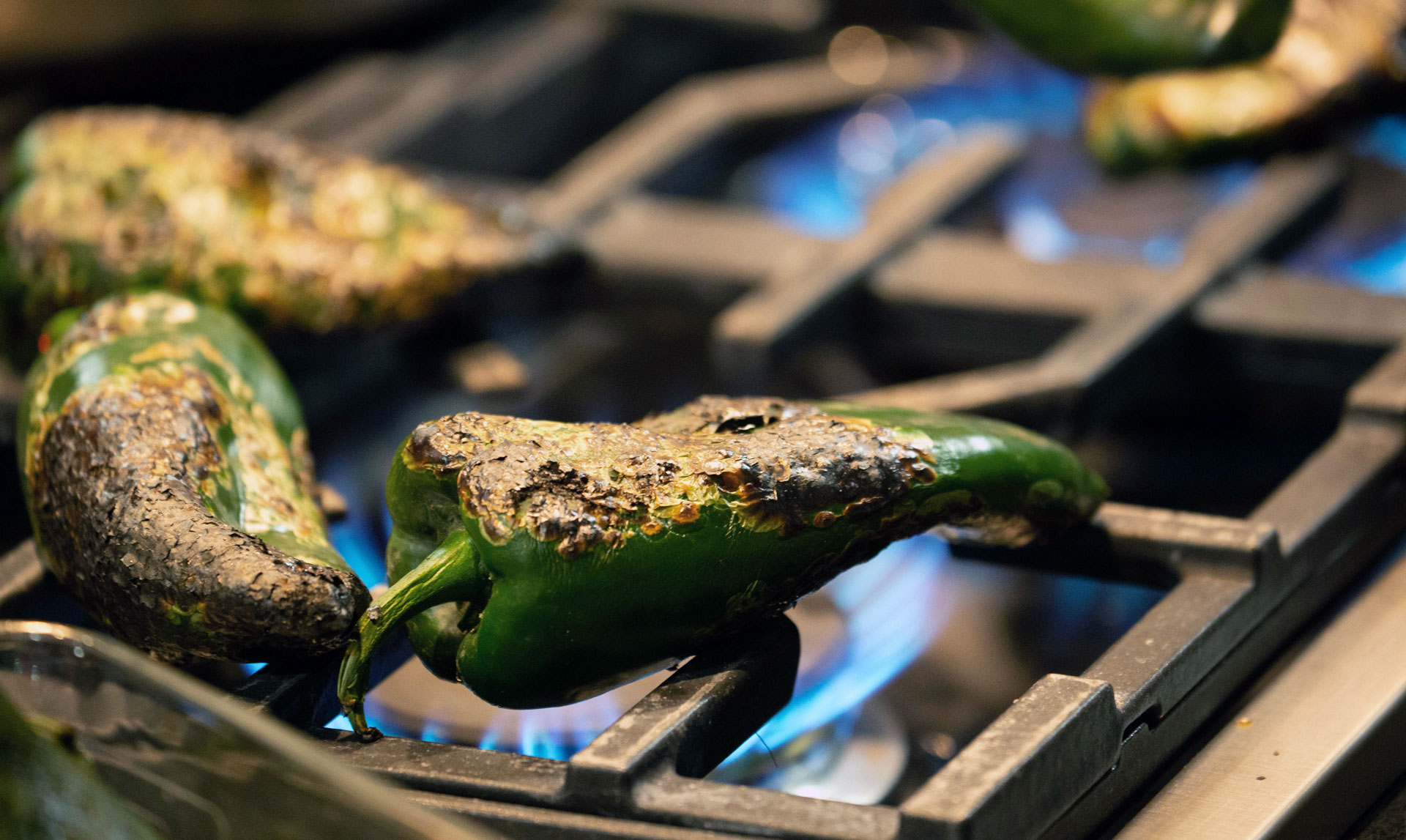 Prepara un chile en nogada con la receta familiar del chef Gerardo Quezadas