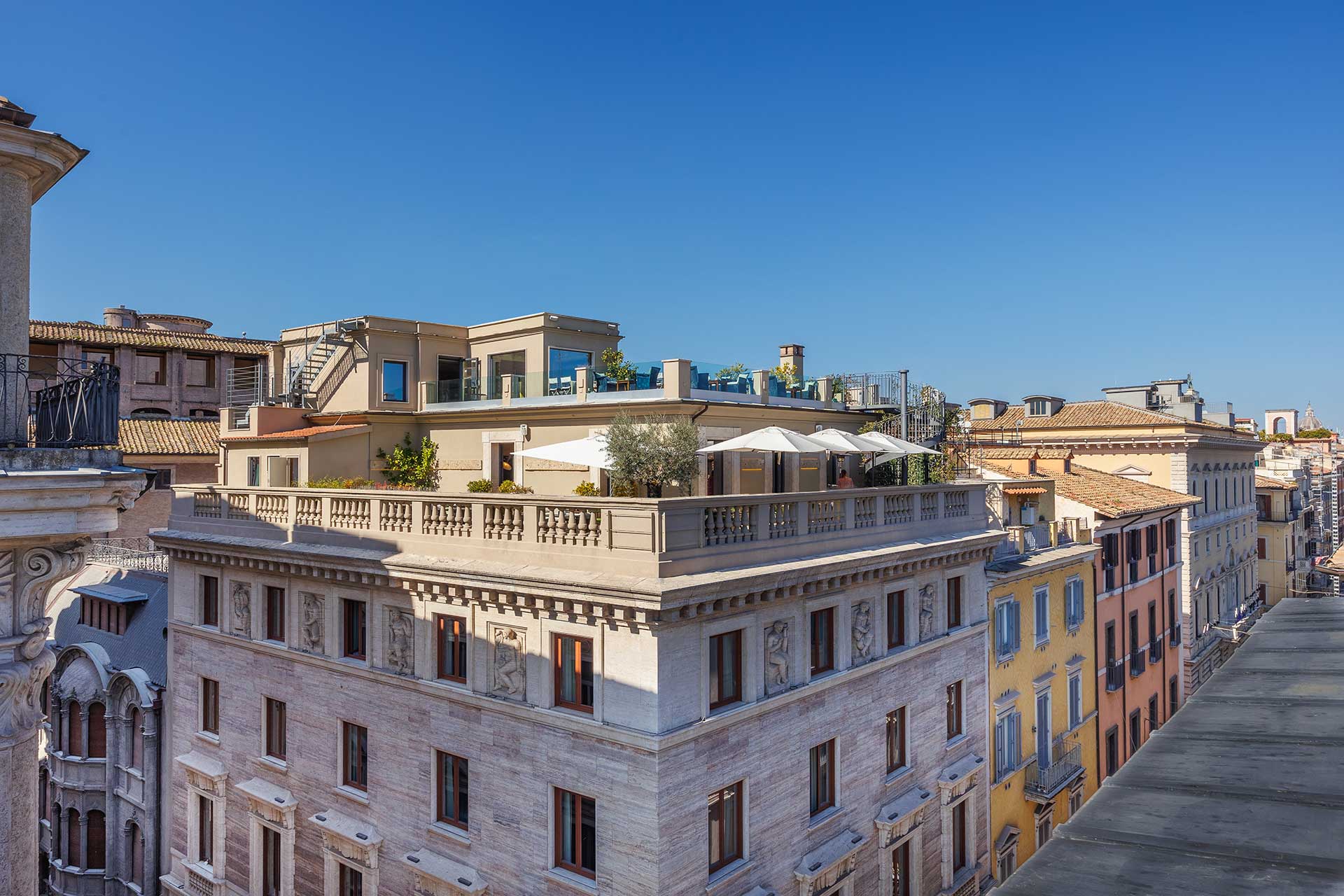 Conoce Singer Palace Hotel: la antigua sede de las famosas máquinas de ...