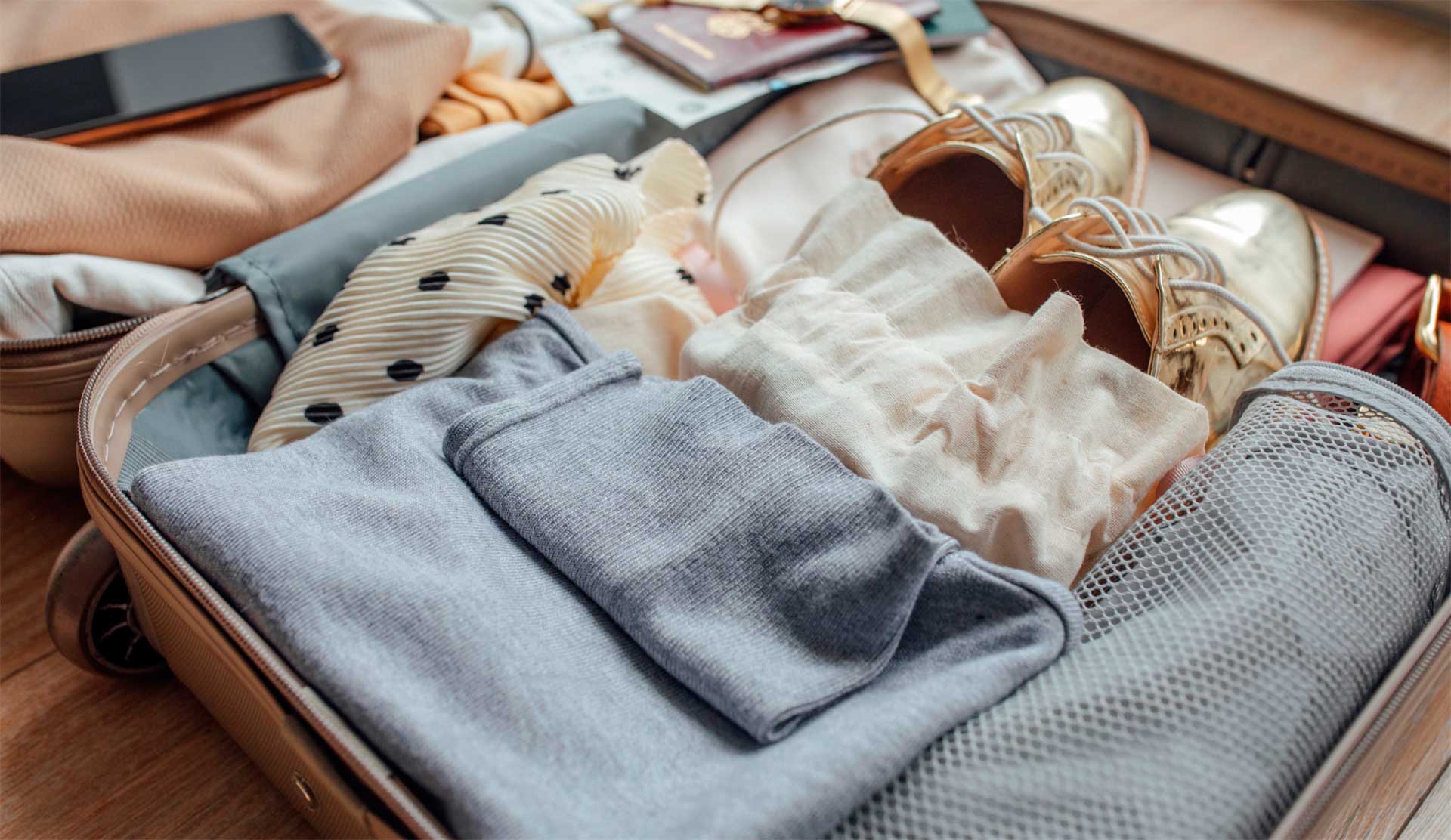 Viaja ligero: 7 consejos de moda para vuelos internacionales