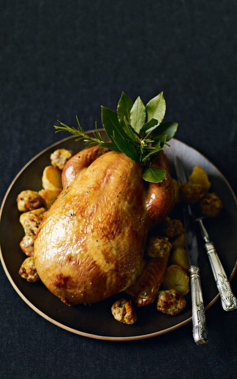 Pavo rostizado con relleno
