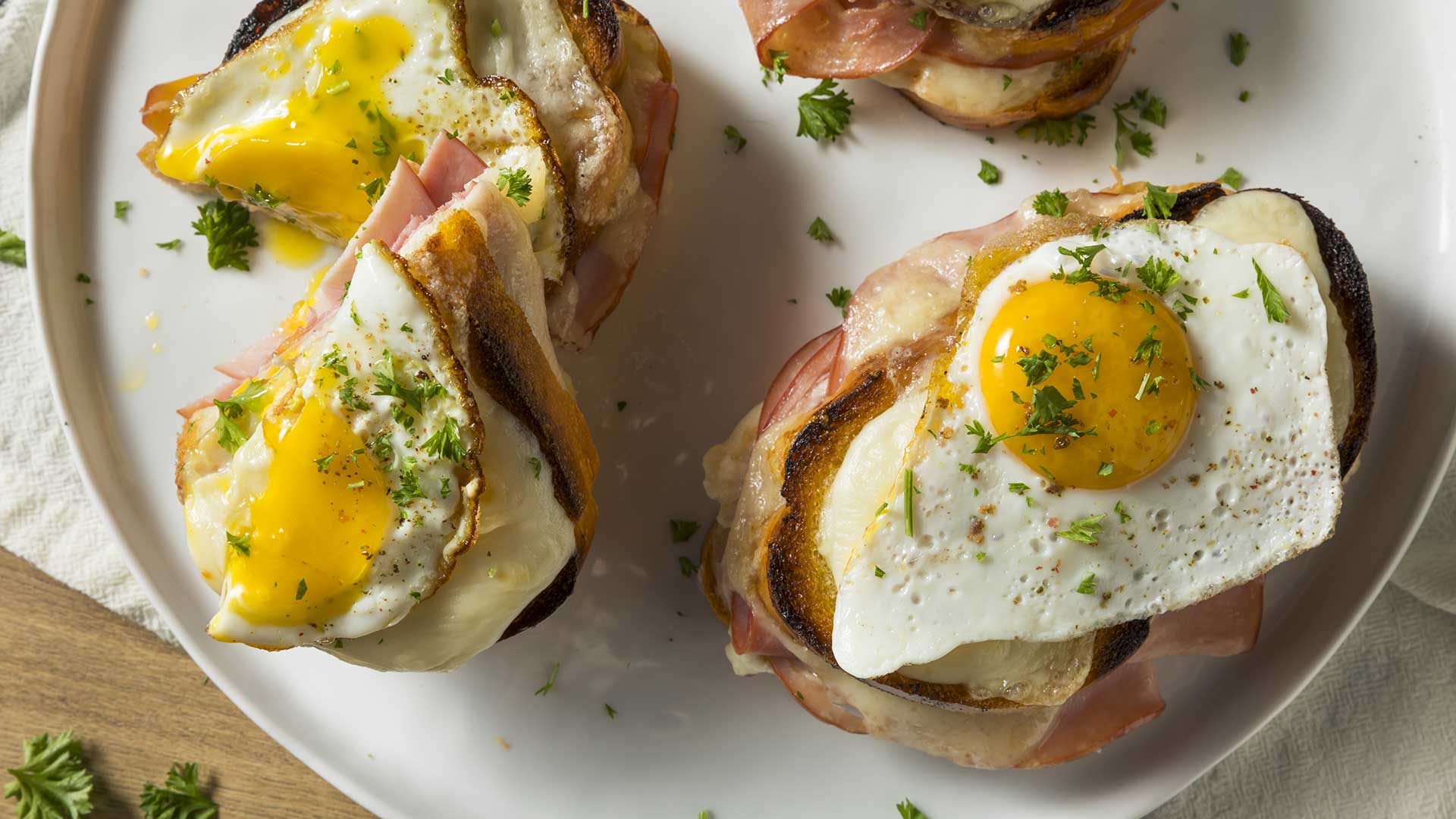 Prepara un croque madame perfecto al estilo del chef Alex Cabral